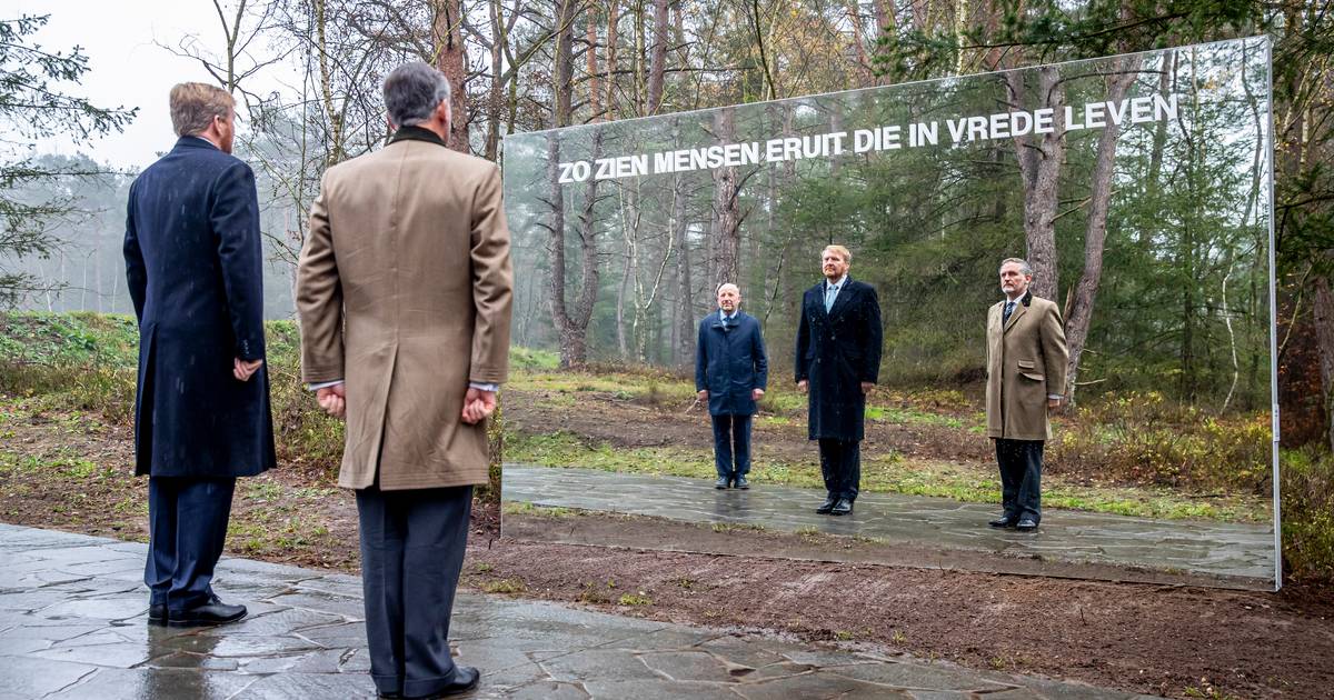 King Willem-Alexander opens Loenen Memorial Center - Karres en Brands